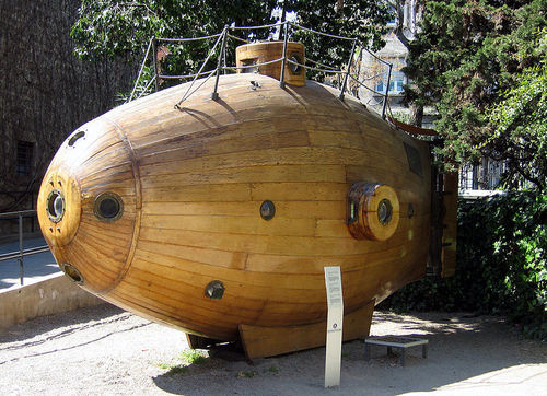Friday smörgåsbord: Sharktopus, evolution, frozen fish, old submarines ...