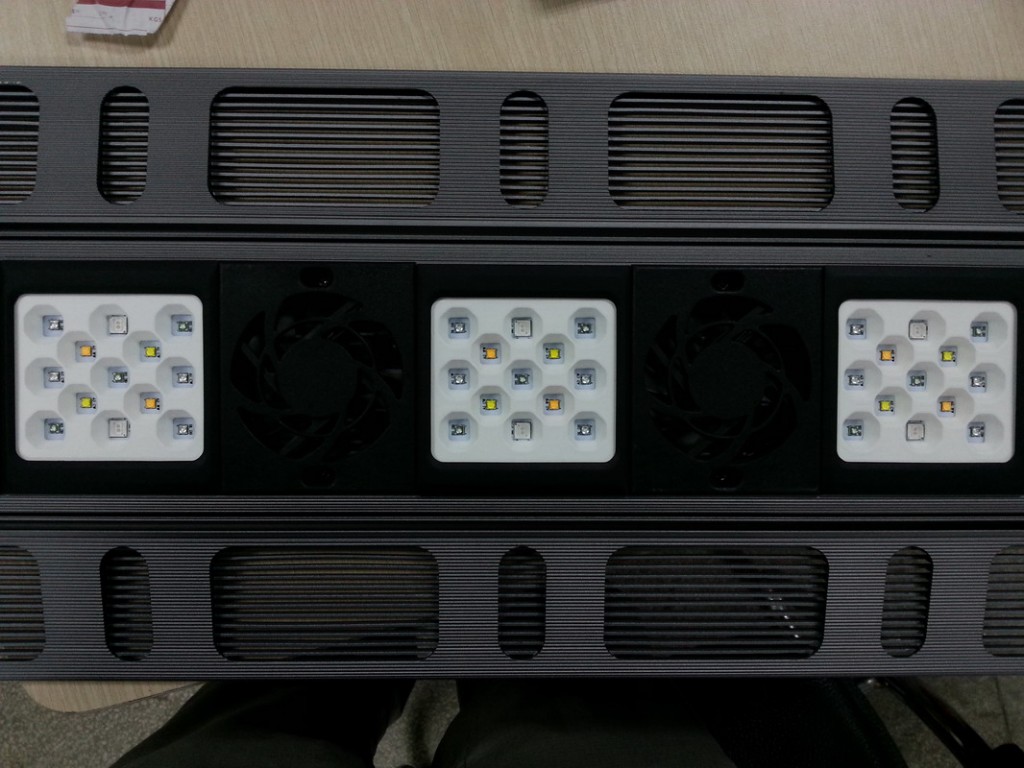Maxspect close to releasing Wide Angle Reflector for Razor LED | Reef ...
