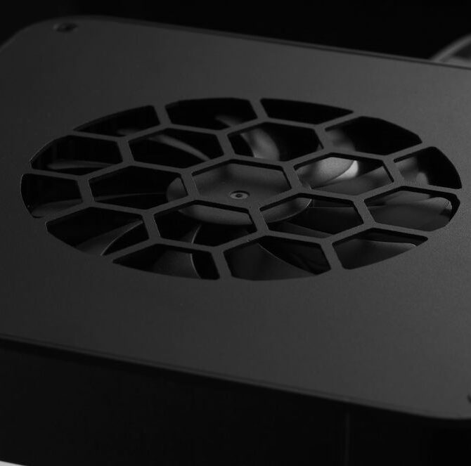 Wyatt Lightworks’ SeaDevil Esca, a New Unibody LED Light | Reef ...