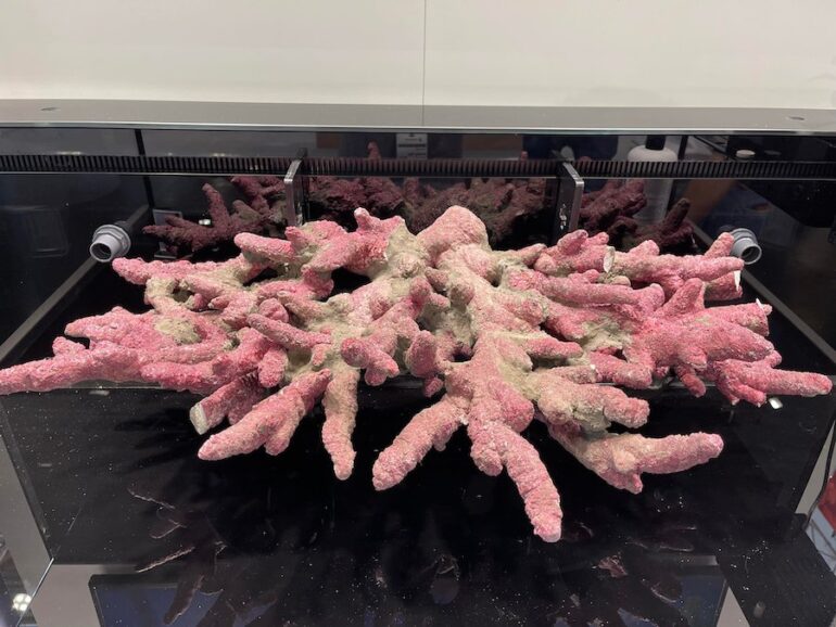 Floating Reef System by Fauna Marin Makes Aquascaping Easy | Reef ...